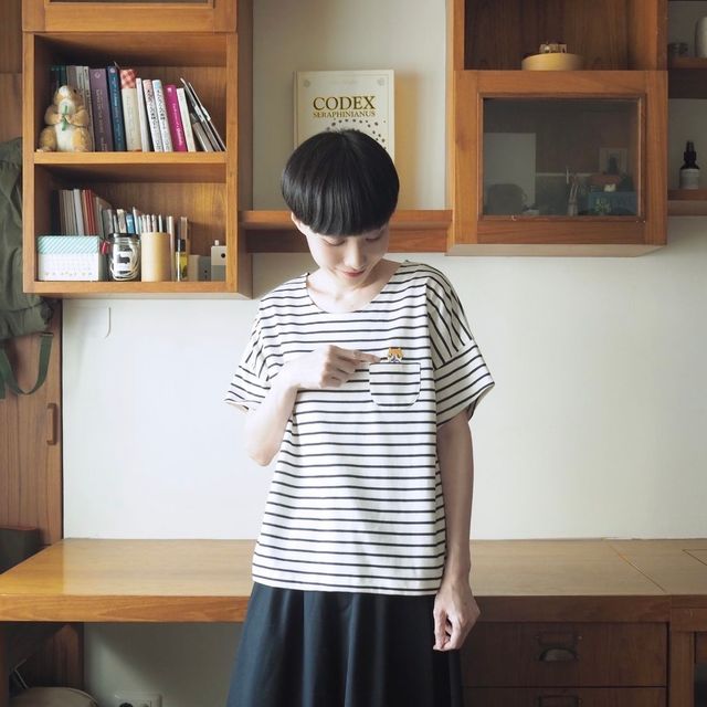 預購 | 🇹🇭CS 🐱CAT SPIRIT POCKET STRIPED T-SHIRT TP432 | elenaelinaxx