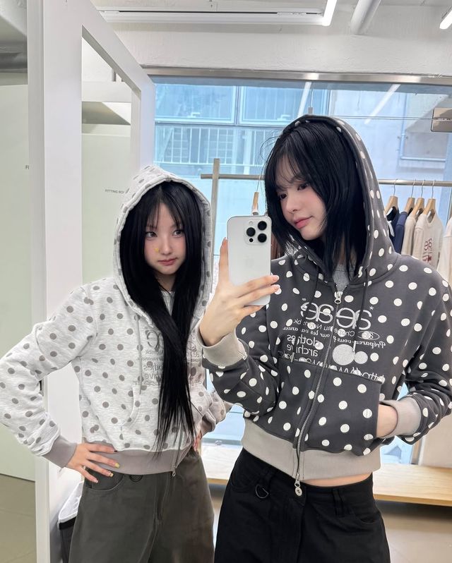 🇰🇷訂購｜aeae 25SS｜WEB LOGO CROP HOOD ZIP UP (波點) | AnyNOID