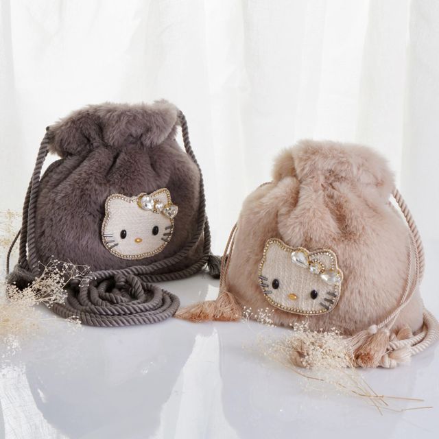 日本 SANRIO Hello Kitty×MAYGLOBE 索袋款斜咩袋 | 茉莉生活百貨 jasmine.eshop